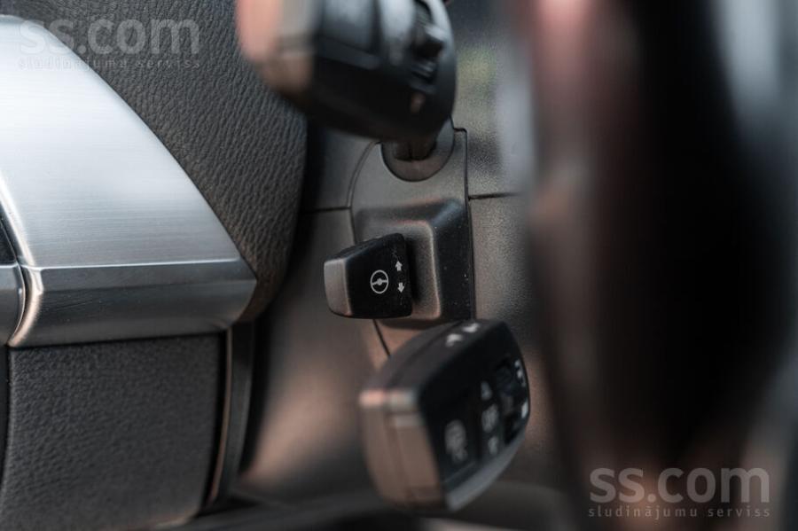 Grey BMW X5 2012 in Riga, with an engine capacity of 3.00 L and mileage of 328 thousand km for 11900 €, photo 29 on AUTOMOTO.COM.LV
