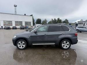 Grey BMW X5 2012 in Marijampole, with an engine capacity of 2.99 L and mileage of 282 thousand km for 7900 €, photo 3 on AUTOMOTO.COM.LV