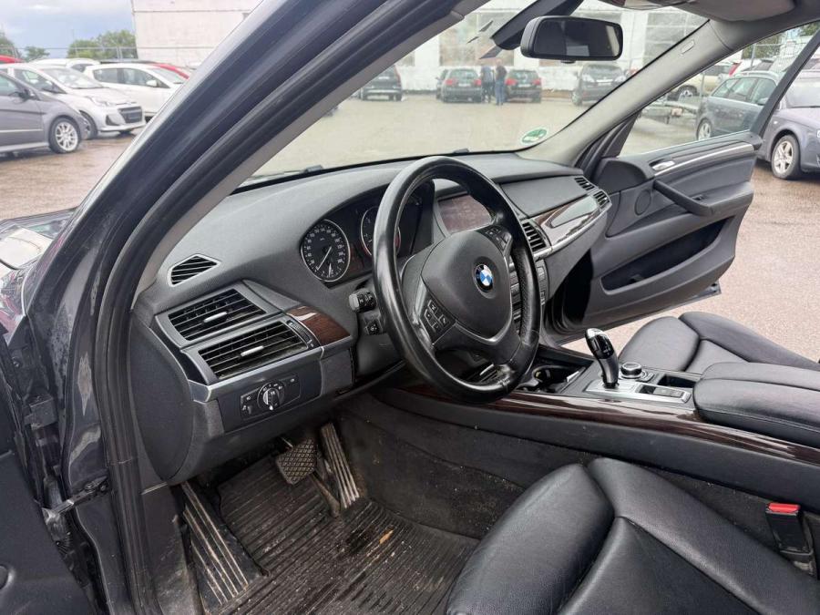Grey BMW X5 2012 in Marijampole, with an engine capacity of 2.99 L and mileage of 282 thousand km for 7900 €, photo 12 on AUTOMOTO.COM.LV