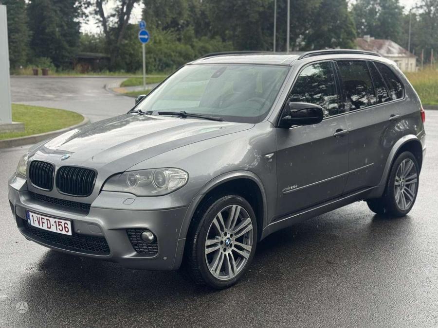 Grey BMW X5 2012 in Utena, with an engine capacity of 3.00 L and mileage of 293 thousand km for 8900 €, photo 1 on AUTOMOTO.COM.LV