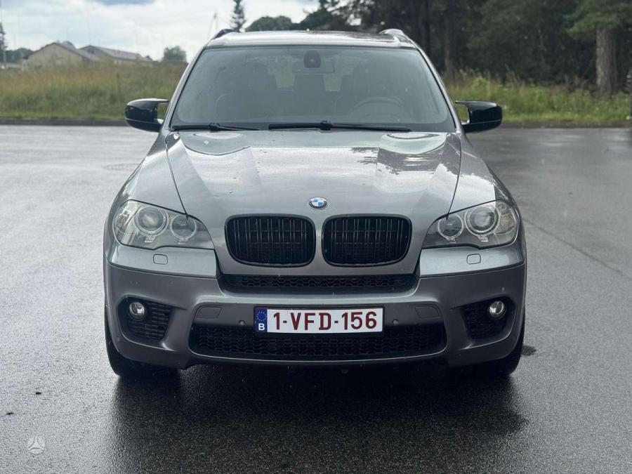 Grey BMW X5 2012 in Utena, with an engine capacity of 3.00 L and mileage of 293 thousand km for 8900 €, photo 3 on AUTOMOTO.COM.LV