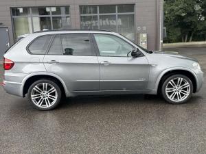 Grey BMW X5 2012 in Utena, with an engine capacity of 3.00 L and mileage of 293 thousand km for 8900 €, photo 5 on AUTOMOTO.COM.LV