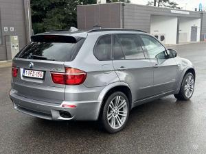 Grey BMW X5 2012 in Utena, with an engine capacity of 3.00 L and mileage of 293 thousand km for 8900 €, photo 6 on AUTOMOTO.COM.LV