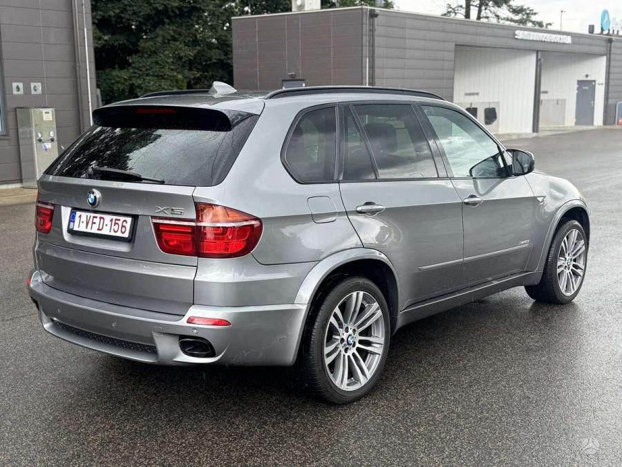 Grey BMW X5 2012 in Utena, with an engine capacity of 3.00 L and mileage of 293 thousand km for 8900 €, photo 6 on AUTOMOTO.COM.LV