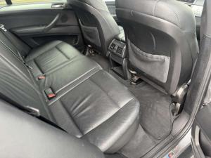 Grey BMW X5 2012 in Utena, with an engine capacity of 3.00 L and mileage of 293 thousand km for 8900 €, photo 11 on AUTOMOTO.COM.LV