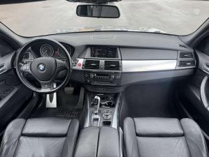 Grey BMW X5 2012 in Utena, with an engine capacity of 3.00 L and mileage of 293 thousand km for 8900 €, photo 12 on AUTOMOTO.COM.LV