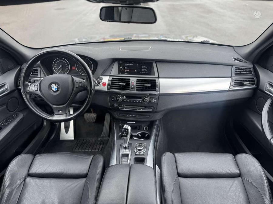 Grey BMW X5 2012 in Utena, with an engine capacity of 3.00 L and mileage of 293 thousand km for 8900 €, photo 12 on AUTOMOTO.COM.LV