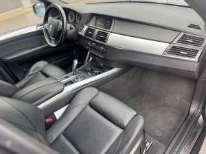 Grey BMW X5 2012 in Utena, with an engine capacity of 3.00 L and mileage of 293 thousand km for 8900 €, photo 13 on AUTOMOTO.COM.LV