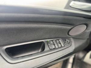 Grey BMW X5 2012 in Utena, with an engine capacity of 3.00 L and mileage of 293 thousand km for 8900 €, photo 16 on AUTOMOTO.COM.LV
