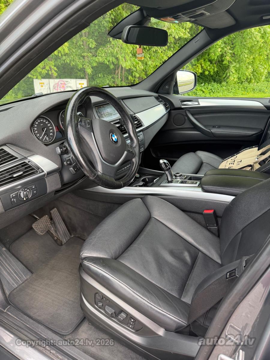 Pelēks BMW X5 2012 Tallina, ar dzinēja tilpumu 3.00 L un nobraukumu 320 tūkst. km par 15500 €, foto 4 vietnē AUTOMOTO.COM.LV