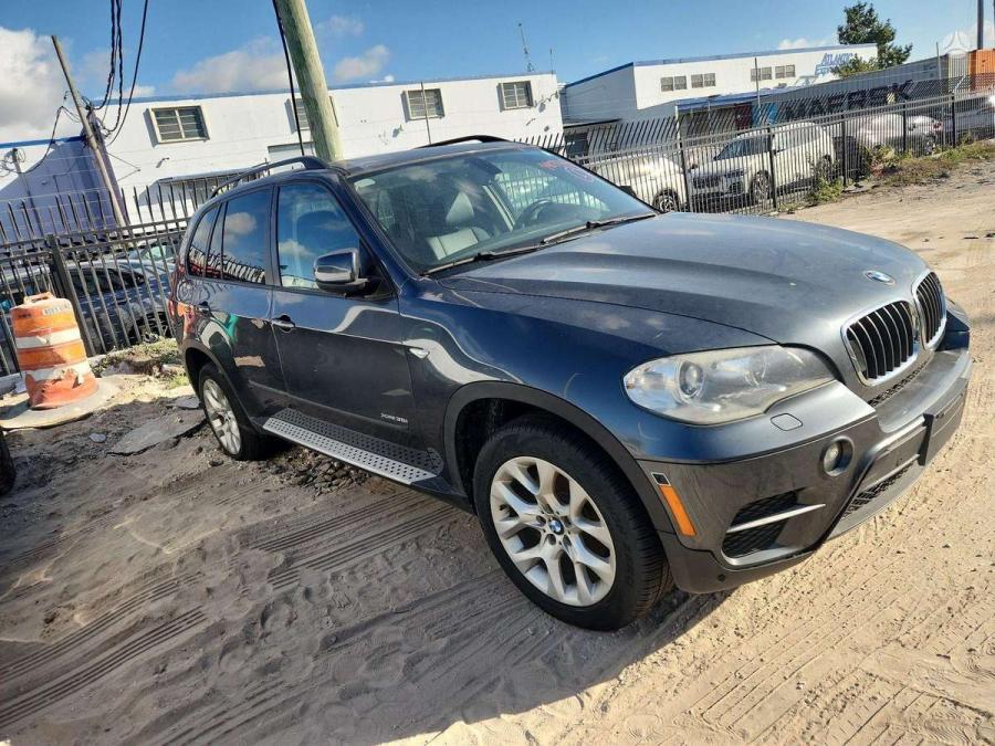 Grey BMW X5 2012 in Vilnius, with an engine capacity of 2.98 L and mileage of 264 thousand km for 5750 €, photo 6 on AUTOMOTO.COM.LV