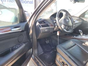 Grey BMW X5 2012 in Vilnius, with an engine capacity of 2.98 L and mileage of 264 thousand km for 5750 €, photo 8 on AUTOMOTO.COM.LV