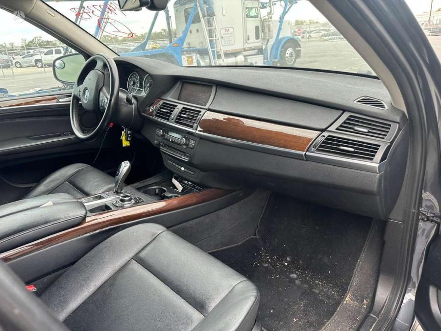 Grey BMW X5 2012 in Vilnius, with an engine capacity of 2.98 L and mileage of 264 thousand km for 5750 €, photo 12 on AUTOMOTO.COM.LV