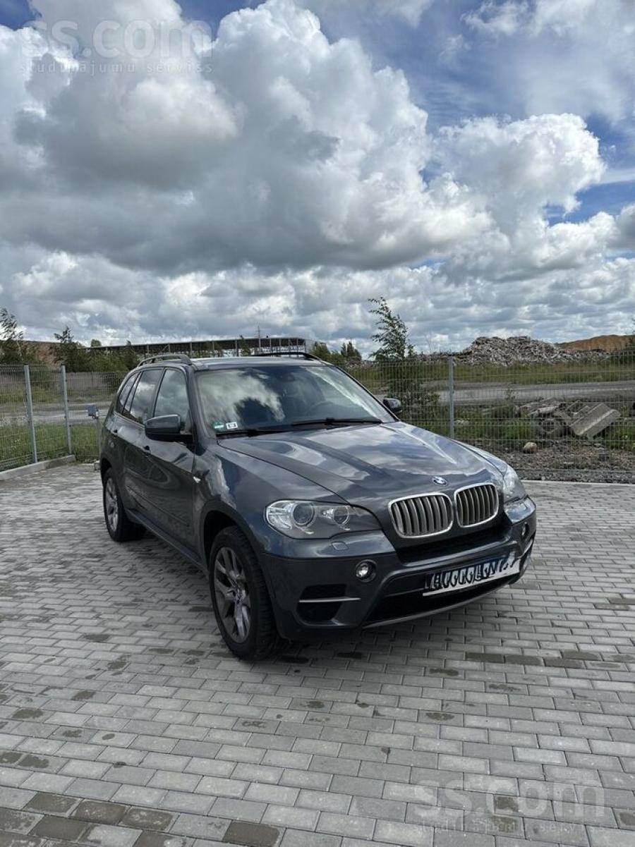Pelēks BMW X5 2012 Liepāja, ar dzinēja tilpumu 3.00 L un nobraukumu 259 tūkst. km par 5500 €, foto 3 vietnē AUTOMOTO.COM.LV