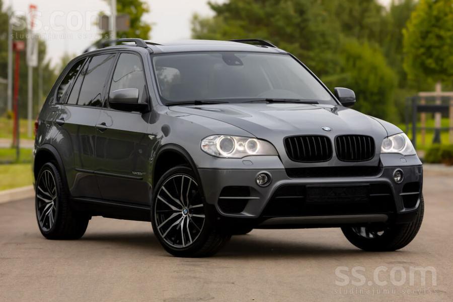Grey BMW X5 2012 in Jelgava, with an engine capacity of 3.00 L and mileage of 0 thousand km for 10500 €, photo 4 on AUTOMOTO.COM.LV