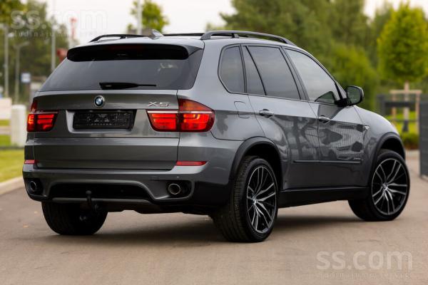 Grey BMW X5 2012 in Jelgava, with an engine capacity of 3.00 L and mileage of 0 thousand km for 10500 €, photo 4 on AUTOMOTO.COM.LV