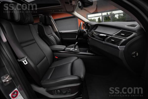 Grey BMW X5 2012 in Jelgava, with an engine capacity of 3.00 L and mileage of 0 thousand km for 10500 €, photo 8 on AUTOMOTO.COM.LV