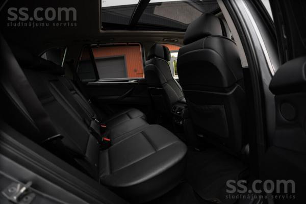 Grey BMW X5 2012 in Jelgava, with an engine capacity of 3.00 L and mileage of 0 thousand km for 10500 €, photo 10 on AUTOMOTO.COM.LV