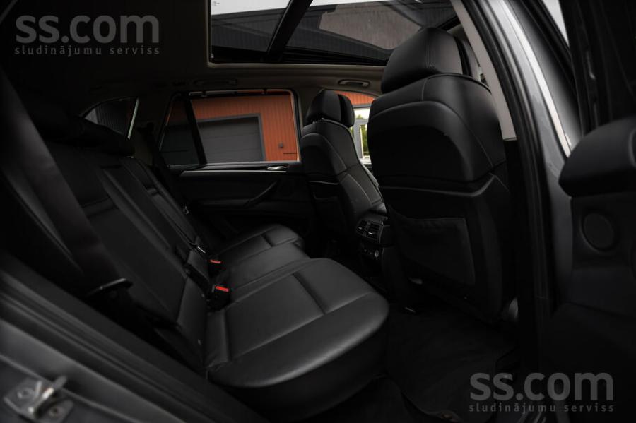 Grey BMW X5 2012 in Jelgava, with an engine capacity of 3.00 L and mileage of 0 thousand km for 10500 €, photo 11 on AUTOMOTO.COM.LV