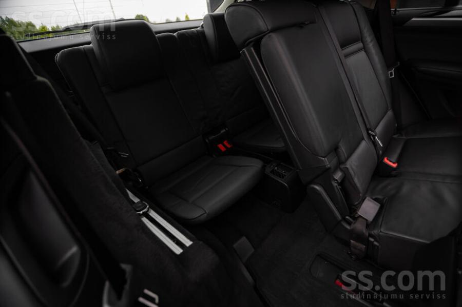 Grey BMW X5 2012 in Jelgava, with an engine capacity of 3.00 L and mileage of 0 thousand km for 10500 €, photo 17 on AUTOMOTO.COM.LV