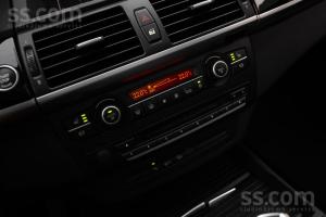 Grey BMW X5 2012 in Jelgava, with an engine capacity of 3.00 L and mileage of 0 thousand km for 10500 €, photo 25 on AUTOMOTO.COM.LV