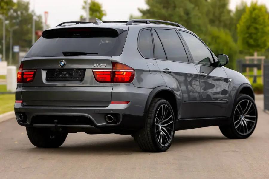 Pelēks BMW X5 2012 Jelgava, ar dzinēja tilpumu 3.00 L un nobraukumu 287 tūkst. km par 10500 €, foto 5 vietnē AUTOMOTO.COM.LV
