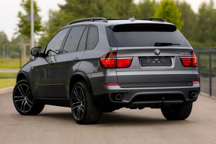 Pelēks BMW X5 2012 Jelgava, ar dzinēja tilpumu 3.00 L un nobraukumu 287 tūkst. km par 10500 €, foto 8 vietnē AUTOMOTO.COM.LV