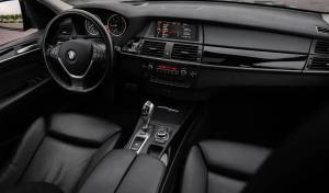 Pelēks BMW X5 2012 Jelgava, ar dzinēja tilpumu 3.00 L un nobraukumu 287 tūkst. km par 10500 €, foto 14 vietnē AUTOMOTO.COM.LV