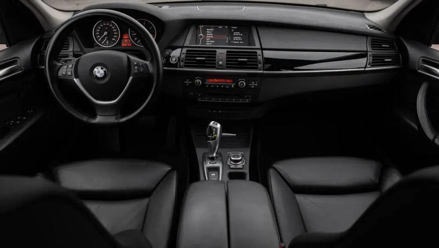 Pelēks BMW X5 2012 Jelgava, ar dzinēja tilpumu 3.00 L un nobraukumu 287 tūkst. km par 10500 €, foto 15 vietnē AUTOMOTO.COM.LV