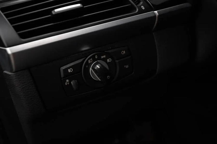 Pelēks BMW X5 2012 Jelgava, ar dzinēja tilpumu 3.00 L un nobraukumu 287 tūkst. km par 10500 €, foto 23 vietnē AUTOMOTO.COM.LV