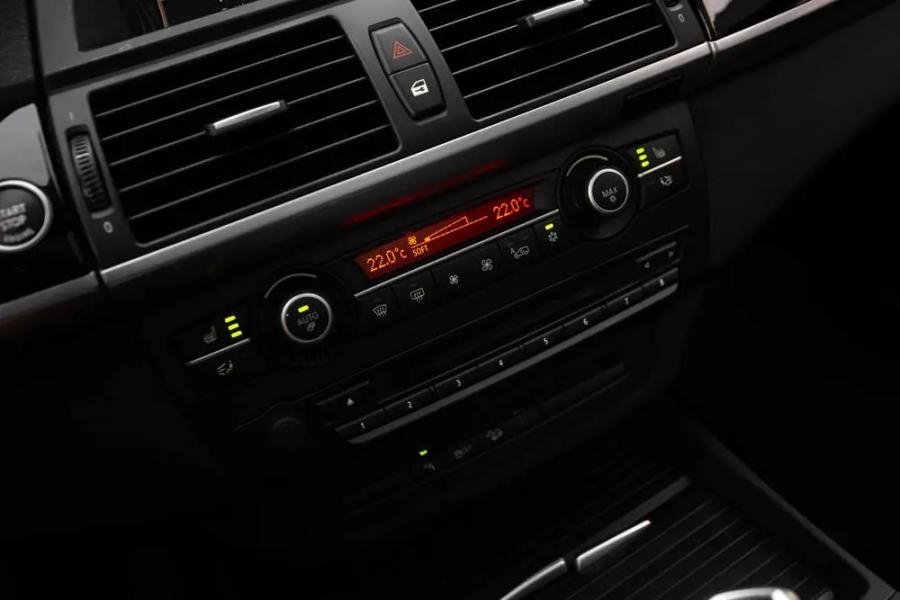 Pelēks BMW X5 2012 Jelgava, ar dzinēja tilpumu 3.00 L un nobraukumu 287 tūkst. km par 10500 €, foto 25 vietnē AUTOMOTO.COM.LV