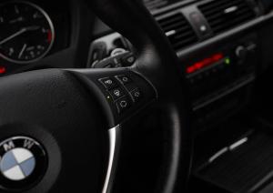 Pelēks BMW X5 2012 Jelgava, ar dzinēja tilpumu 3.00 L un nobraukumu 287 tūkst. km par 10500 €, foto 26 vietnē AUTOMOTO.COM.LV