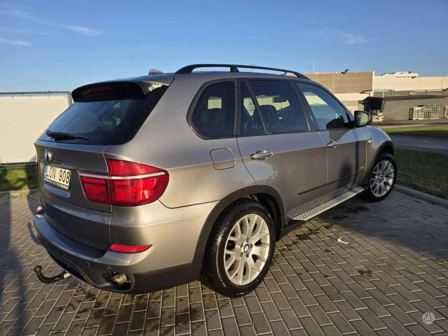 Pelēks BMW X5 2012 Molėtai, ar dzinēja tilpumu 3.50 L un nobraukumu 307 tūkst. km par 8450 €, foto 3 vietnē AUTOMOTO.COM.LV