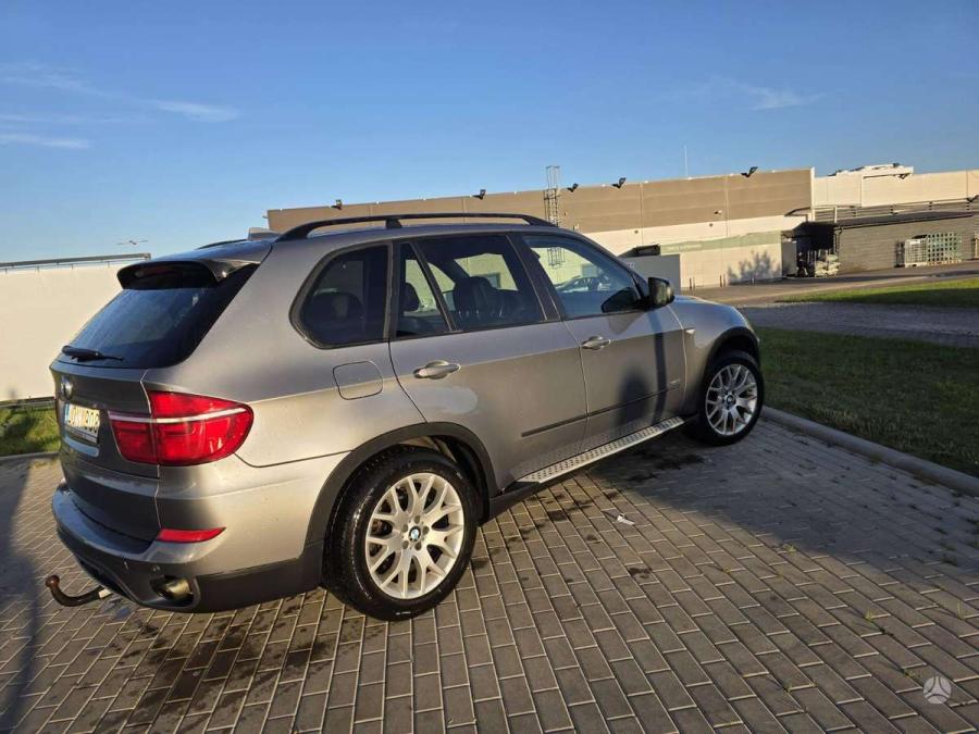 Pelēks BMW X5 2012 Molėtai, ar dzinēja tilpumu 3.50 L un nobraukumu 307 tūkst. km par 8450 €, foto 17 vietnē AUTOMOTO.COM.LV