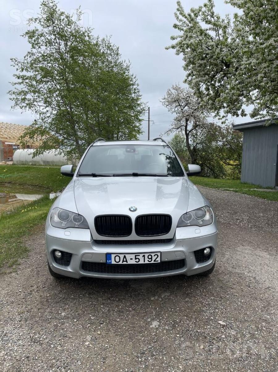 Pelēks BMW X5 2012 Saldus, ar dzinēja tilpumu 3.00 L un nobraukumu 304 tūkst. km par 12990 €, foto 1 vietnē AUTOMOTO.COM.LV