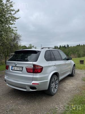 Pelēks BMW X5 2012 Saldus, ar dzinēja tilpumu 3.00 L un nobraukumu 304 tūkst. km par 12990 €, foto 6 vietnē AUTOMOTO.COM.LV