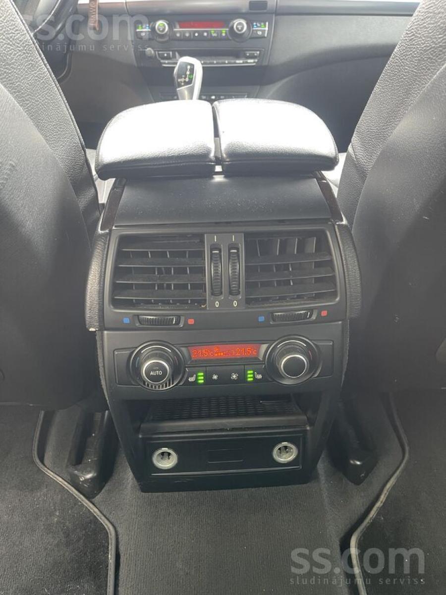 Pelēks BMW X5 2012 Saldus, ar dzinēja tilpumu 3.00 L un nobraukumu 304 tūkst. km par 12990 €, foto 12 vietnē AUTOMOTO.COM.LV