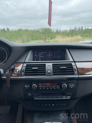 Pelēks BMW X5 2012 Saldus, ar dzinēja tilpumu 3.00 L un nobraukumu 304 tūkst. km par 12990 €, foto 14 vietnē AUTOMOTO.COM.LV