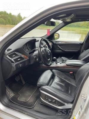 Pelēks BMW X5 2012 Saldus, ar dzinēja tilpumu 3.00 L un nobraukumu 304 tūkst. km par 12990 €, foto 16 vietnē AUTOMOTO.COM.LV