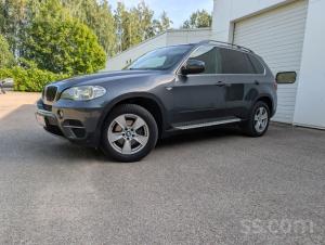 Pelēks BMW X5 2012 Rīga, ar dzinēja tilpumu 3.00 L un nobraukumu 262 tūkst. km par 11500 €, foto 3 vietnē AUTOMOTO.COM.LV