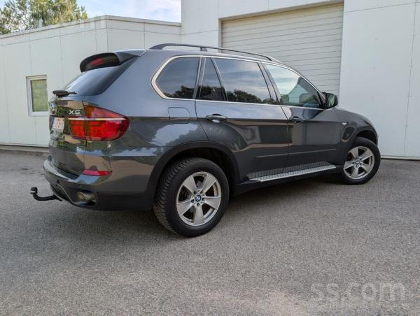 Grey BMW X5 2012 in Riga, with an engine capacity of 3.00 L and mileage of 262 thousand km for 11500 €, photo 8 on AUTOMOTO.COM.LV