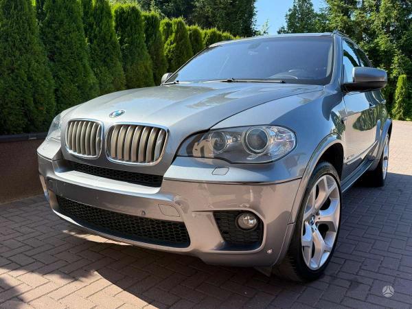 Grey BMW X5 2012 in Utena, with an engine capacity of 3.00 L and mileage of 293 thousand km for 8700 €, photo 1 on AUTOMOTO.COM.LV