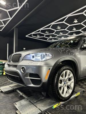Grey BMW X5 2012 in Valmiera, with an engine capacity of 3.00 L and mileage of 97 thousand km for 19990 €, photo 3 on AUTOMOTO.COM.LV