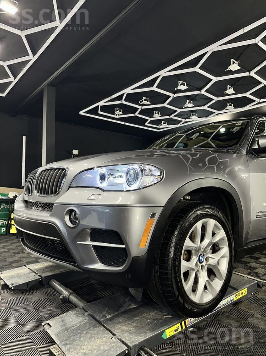 Grey BMW X5 2012 in Valmiera, with an engine capacity of 3.00 L and mileage of 97 thousand km for 19990 €, photo 3 on AUTOMOTO.COM.LV