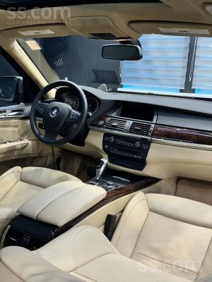 Grey BMW X5 2012 in Valmiera, with an engine capacity of 3.00 L and mileage of 97 thousand km for 19990 €, photo 36 on AUTOMOTO.COM.LV