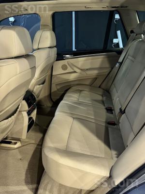 Grey BMW X5 2012 in Valmiera, with an engine capacity of 3.00 L and mileage of 97 thousand km for 19990 €, photo 40 on AUTOMOTO.COM.LV