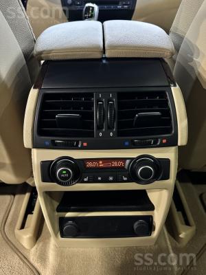 Grey BMW X5 2012 in Valmiera, with an engine capacity of 3.00 L and mileage of 97 thousand km for 19990 €, photo 44 on AUTOMOTO.COM.LV
