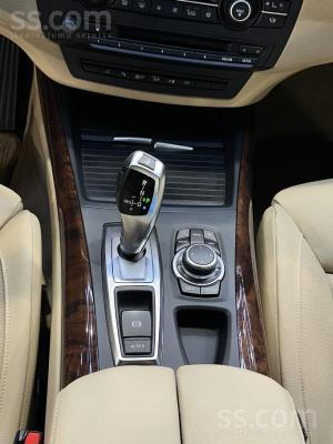 Grey BMW X5 2012 in Valmiera, with an engine capacity of 3.00 L and mileage of 97 thousand km for 19990 €, photo 48 on AUTOMOTO.COM.LV