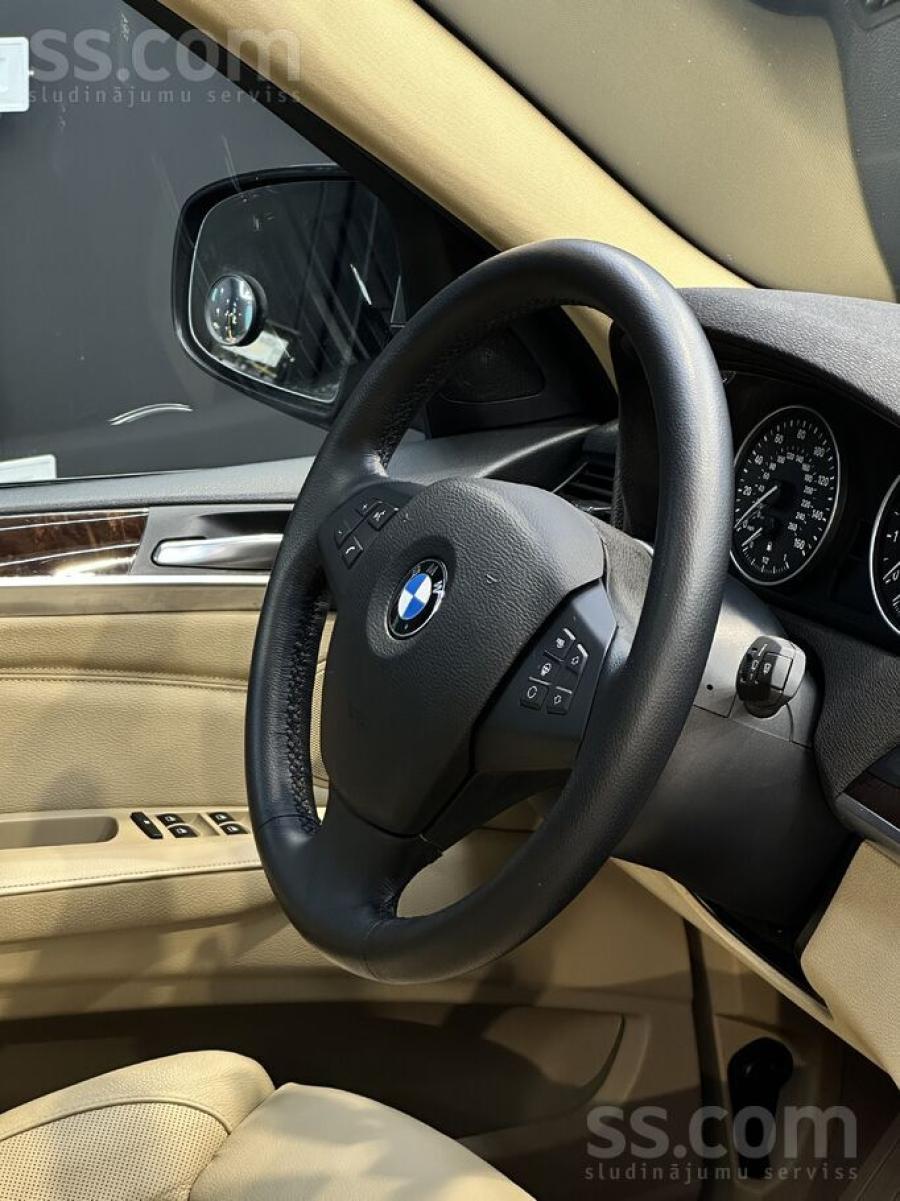 Grey BMW X5 2012 in Valmiera, with an engine capacity of 3.00 L and mileage of 97 thousand km for 19990 €, photo 35 on AUTOMOTO.COM.LV