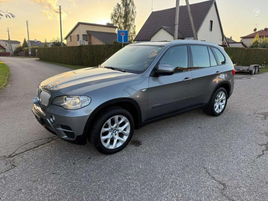 Grey BMW X5 2012 in Marijampole, with an engine capacity of 2.99 L and mileage of 258 thousand km for 9800 €, photo 1 on AUTOMOTO.COM.LV